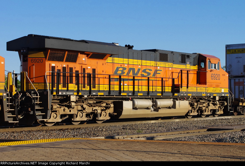 BNSF 6920